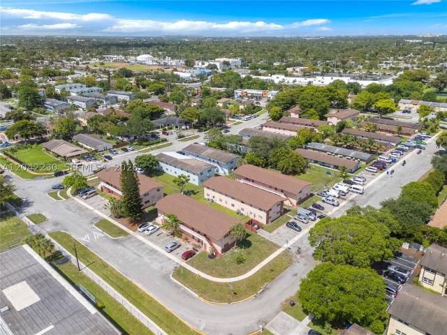 Luxury apartment complex for rent in North Lauderdale, United States