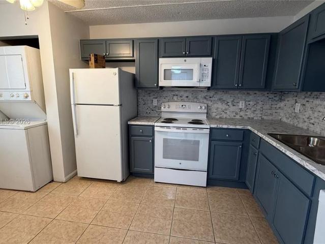 Luxury apartment complex for rent in North Lauderdale, Florida