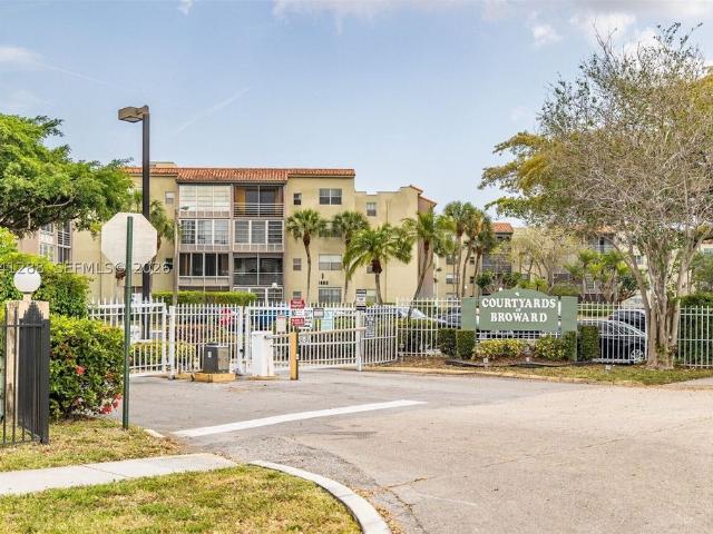 Luxury apartment complex for rent in North Lauderdale, Florida