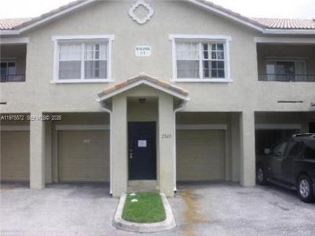 Luxury apartment complex for rent in North Lauderdale, Florida