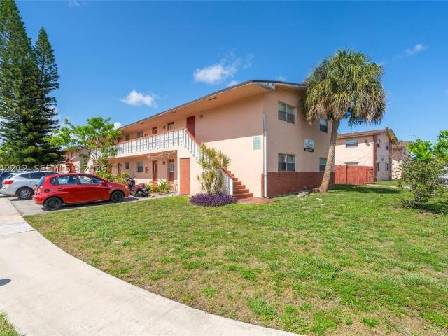 Luxury apartment complex for rent in North Lauderdale, Florida