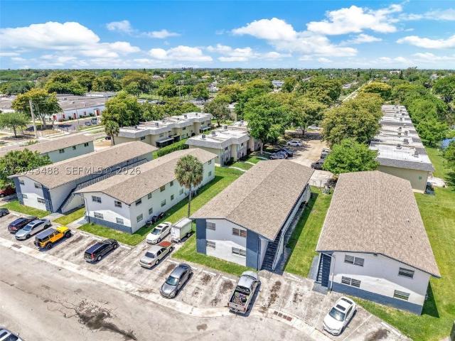 Luxury apartment complex for rent in North Lauderdale, Florida