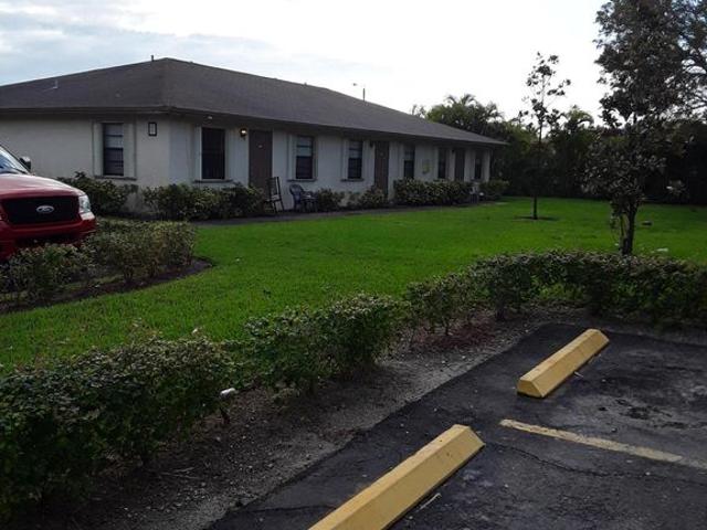 Luxury apartment complex for rent in North Lauderdale, Florida