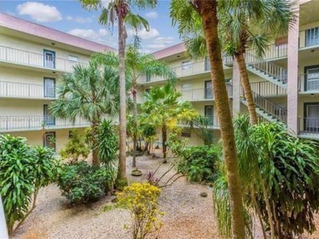 Luxury apartment complex for rent in North Lauderdale, Florida