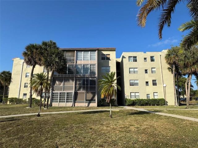 Luxury apartment complex for rent in North Lauderdale, Florida
