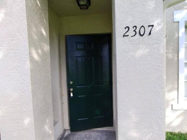 Luxury apartment complex for rent in North Lauderdale, Florida