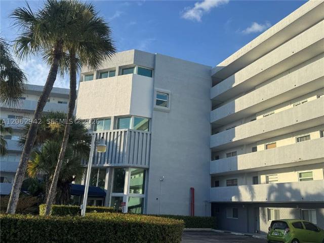 Luxury apartment complex for rent in North Miami Beach, Florida