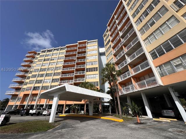 Luxury apartment complex for rent in North Miami Beach, Florida