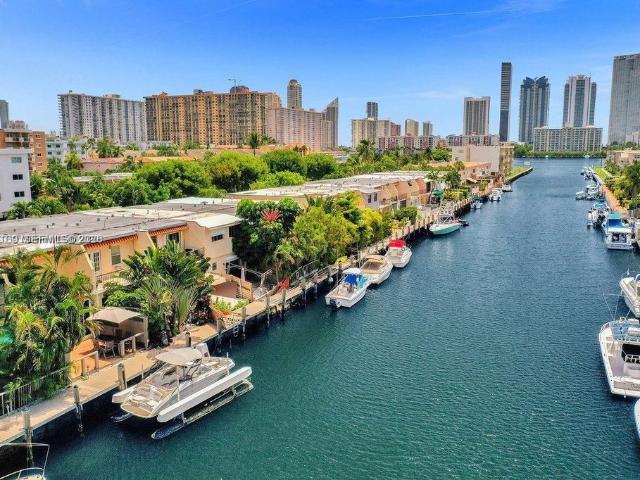 Luxury apartment complex for rent in North Miami Beach, Florida