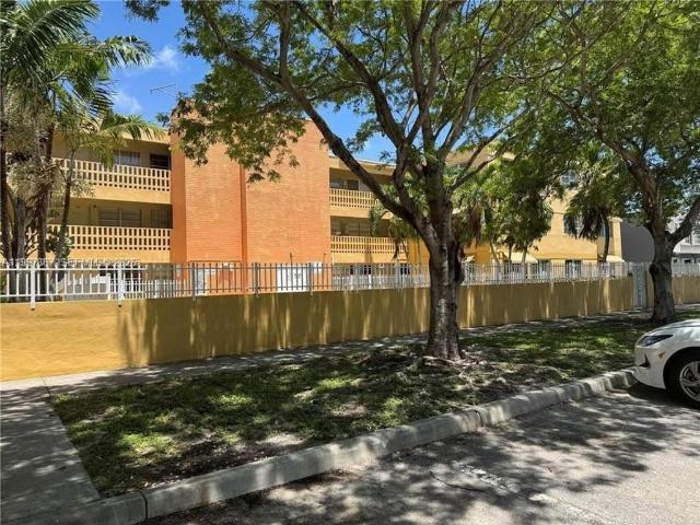 Luxury apartment complex for rent in North Miami Beach, Florida