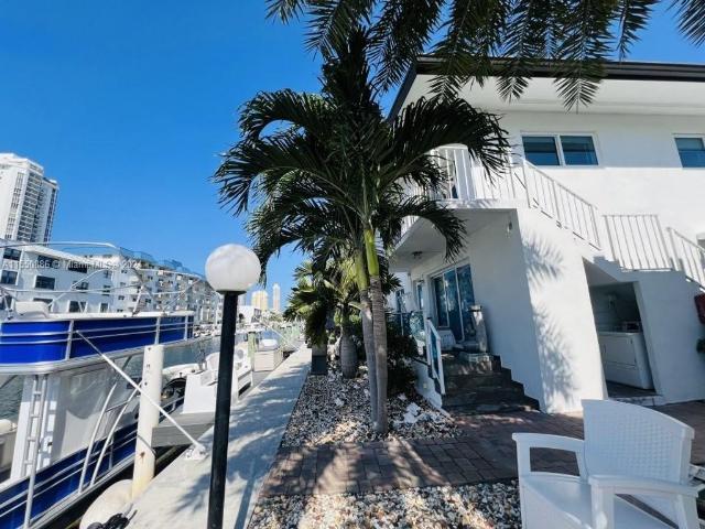 Luxury apartment complex for rent in North Miami Beach, Florida