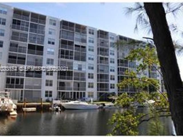 Luxury apartment complex for rent in North Miami Beach, Florida