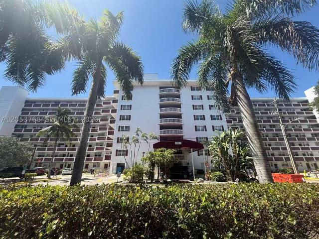 Luxury apartment complex for rent in North Miami Beach, United States
