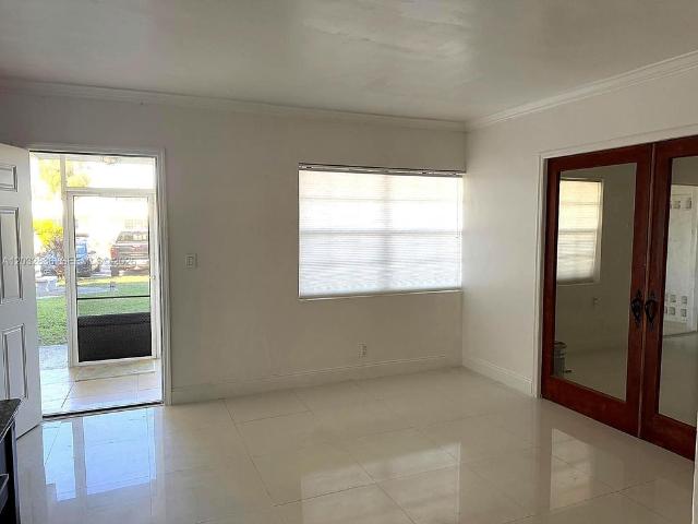 Luxury apartment complex for rent in North Miami Beach, United States
