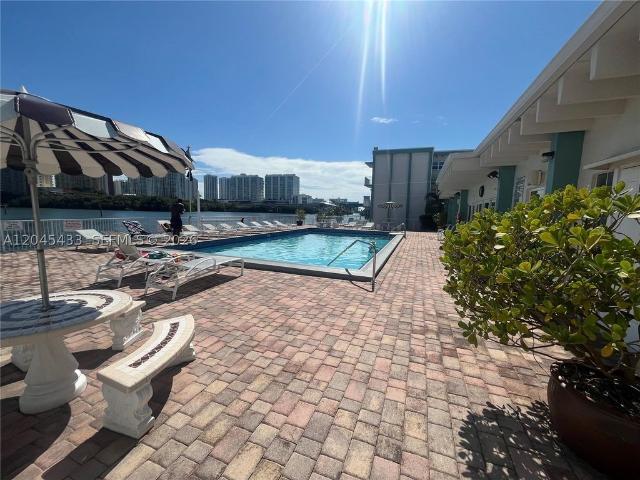 Luxury apartment complex for rent in North Miami Beach, United States