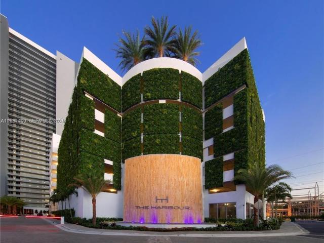 Luxury apartment complex for rent in North Miami Beach, United States