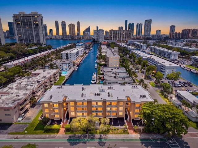 Luxury apartment complex for rent in North Miami Beach, United States