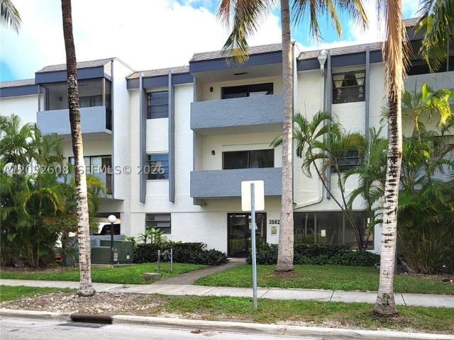 Luxury apartment complex for rent in North Miami Beach, United States