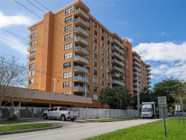 Luxury apartment complex for rent in North Miami, Florida