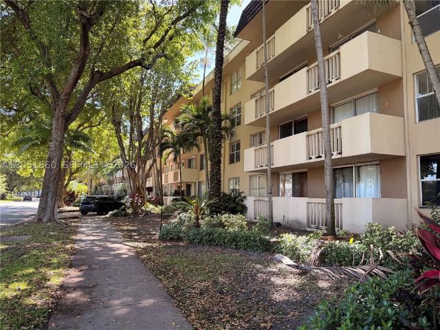 Luxury apartment complex for rent in North Miami, Florida