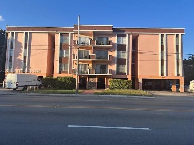 Luxury apartment complex for rent in North Miami, Florida