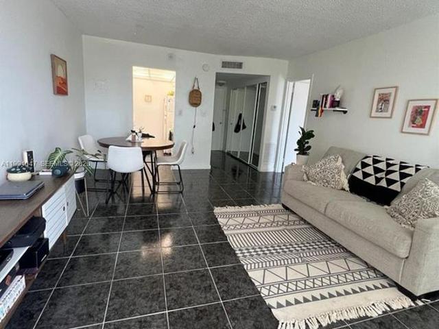 Luxury apartment complex for rent in North Miami, Florida
