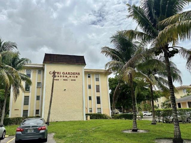 Luxury apartment complex for rent in North Miami, Florida