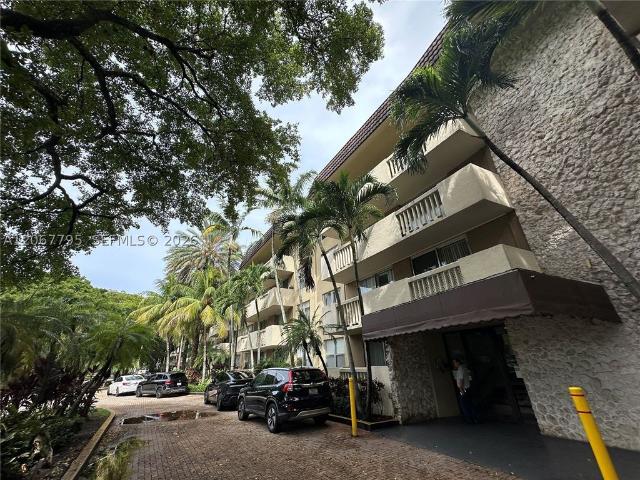 Luxury apartment complex for rent in North Miami, Florida