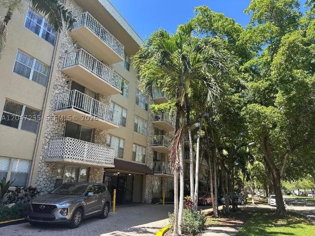 Luxury apartment complex for rent in North Miami, United States