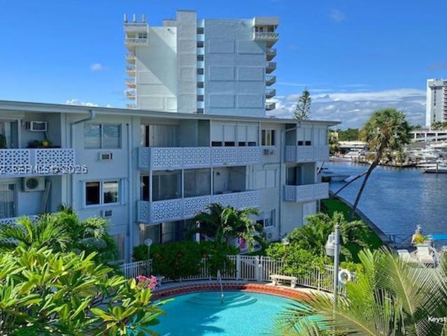 Luxury apartment complex for rent in North Miami, United States