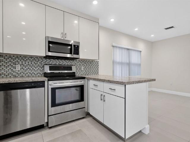 Luxury apartment complex for rent in North Miami, United States