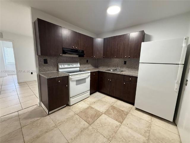 Luxury apartment complex for rent in North Miami, United States