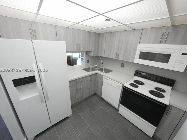 Luxury apartment complex for rent in North Miami, United States