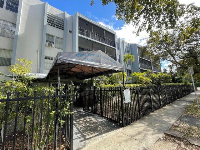Luxury apartment complex for rent in North Miami, United States