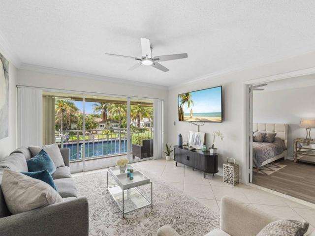 Luxury apartment complex for rent in North Palm Beach, United States