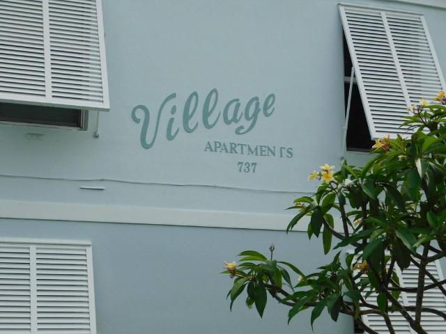 Luxury apartment complex for rent in North Palm Beach, United States