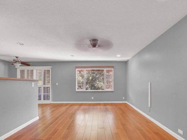 Luxury apartment complex for rent in North Palm Beach, United States