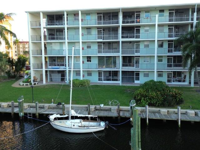 Luxury apartment complex for rent in North Palm Beach, Florida