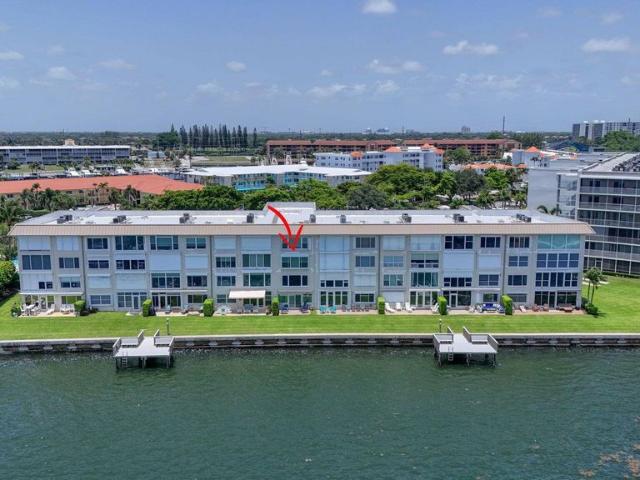 Luxury apartment complex for rent in North Palm Beach, United States