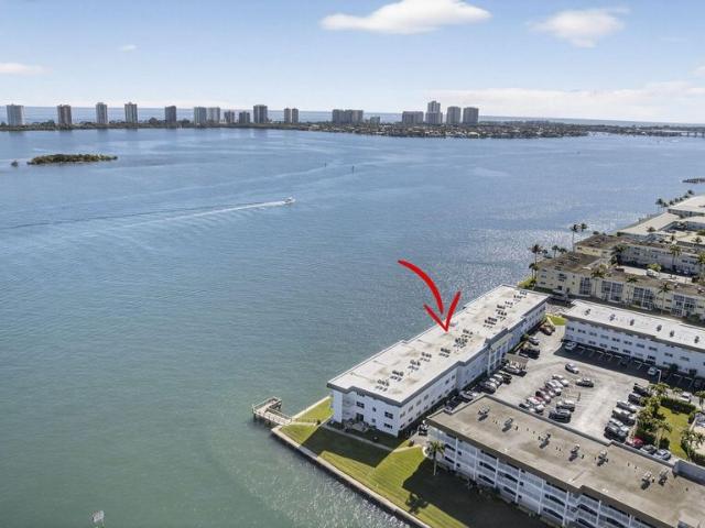 Luxury apartment complex for rent in North Palm Beach, United States