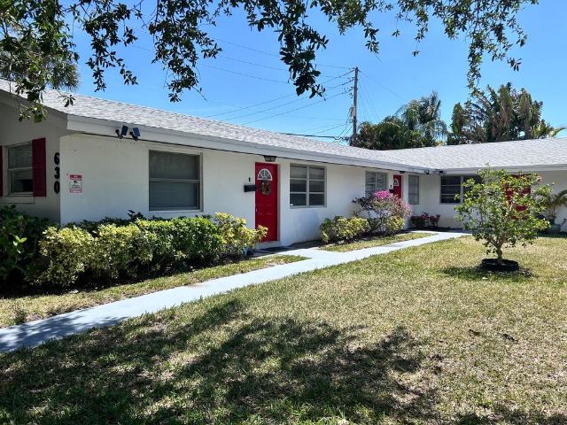 Luxury apartment complex for rent in North Palm Beach, Florida