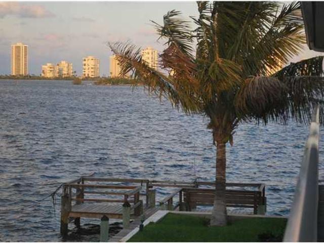 Luxury apartment complex for rent in North Palm Beach, Florida