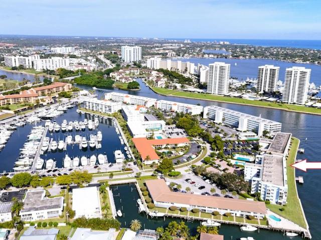 Luxury apartment complex for rent in North Palm Beach, Florida