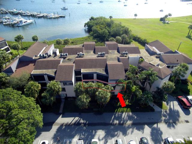 Luxury apartment complex for rent in North Palm Beach, Florida