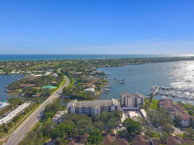 Luxury apartment complex for rent in North Palm Beach, Florida