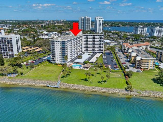 Luxury apartment complex for rent in North Palm Beach, Florida