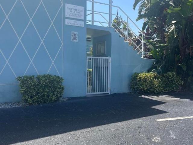 Luxury apartment complex for rent in North Palm Beach, Florida