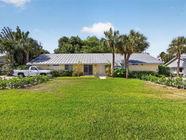 Luxury apartment complex for rent in North Palm Beach, Florida