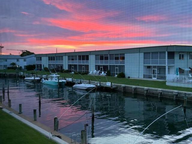 Luxury apartment complex for rent in North Palm Beach, Florida