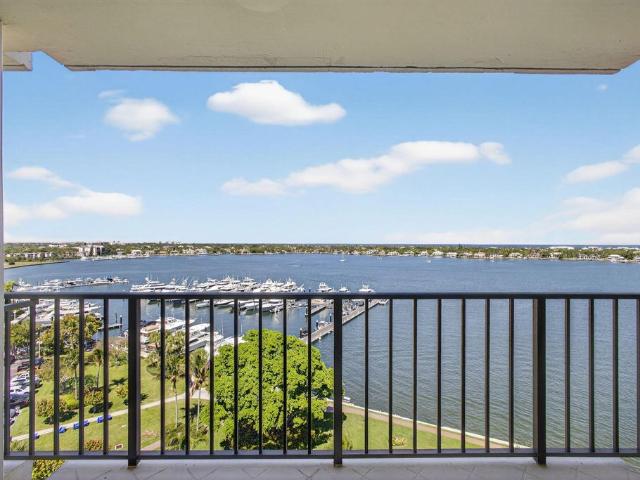 Luxury apartment complex for rent in North Palm Beach, Florida